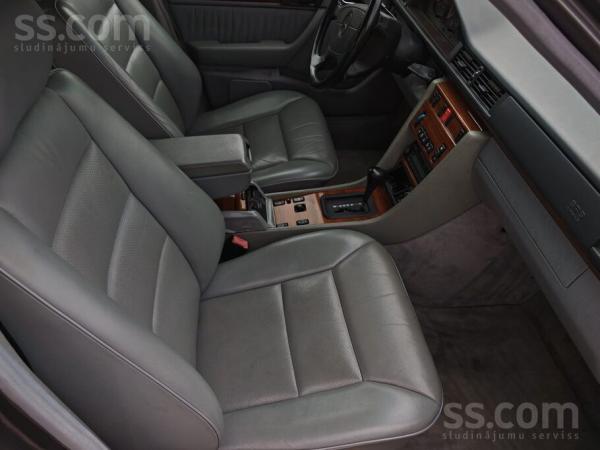 Pelēks Mercedes-Benz E 320 1995 Jelgava, ar dzinēja tilpumu 3.20 L un nobraukumu 167 tūkst. km par 5900 €, foto 9 vietnē AUTOMOTO.COM.LV