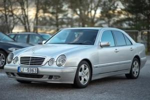 Серый Мерседес Е 320 2000 в Лиепая, объемом двигателя 3.20 л и пробегом 417 тыс. км за 2650 €, фото  на AUTOMOTO.COM.LV