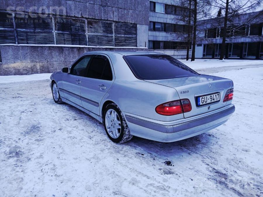Pelēks Mercedes-Benz E 320 2001 Rīga, ar dzinēja tilpumu 3.20 L un nobraukumu 395 tūkst. km par 1950 €, foto 3 vietnē AUTOMOTO.COM.LV