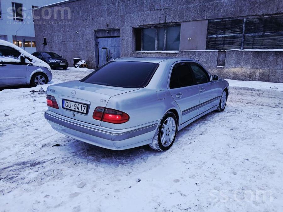 Pelēks Mercedes-Benz E 320 2001 Rīga, ar dzinēja tilpumu 3.20 L un nobraukumu 395 tūkst. km par 1950 €, foto 4 vietnē AUTOMOTO.COM.LV