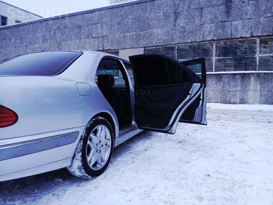 Pelēks Mercedes-Benz E 320 2001 Rīga, ar dzinēja tilpumu 3.20 L un nobraukumu 395 tūkst. km par 1950 €, foto 11 vietnē AUTOMOTO.COM.LV