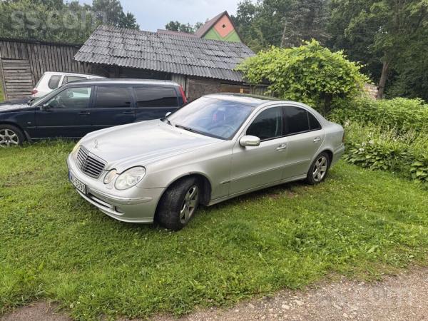 Pelēks Mercedes-Benz E 320 2002 Jelgava, ar dzinēja tilpumu 3.20 L un nobraukumu 470 tūkst. km par 1500 €, foto 1 vietnē AUTOMOTO.COM.LV