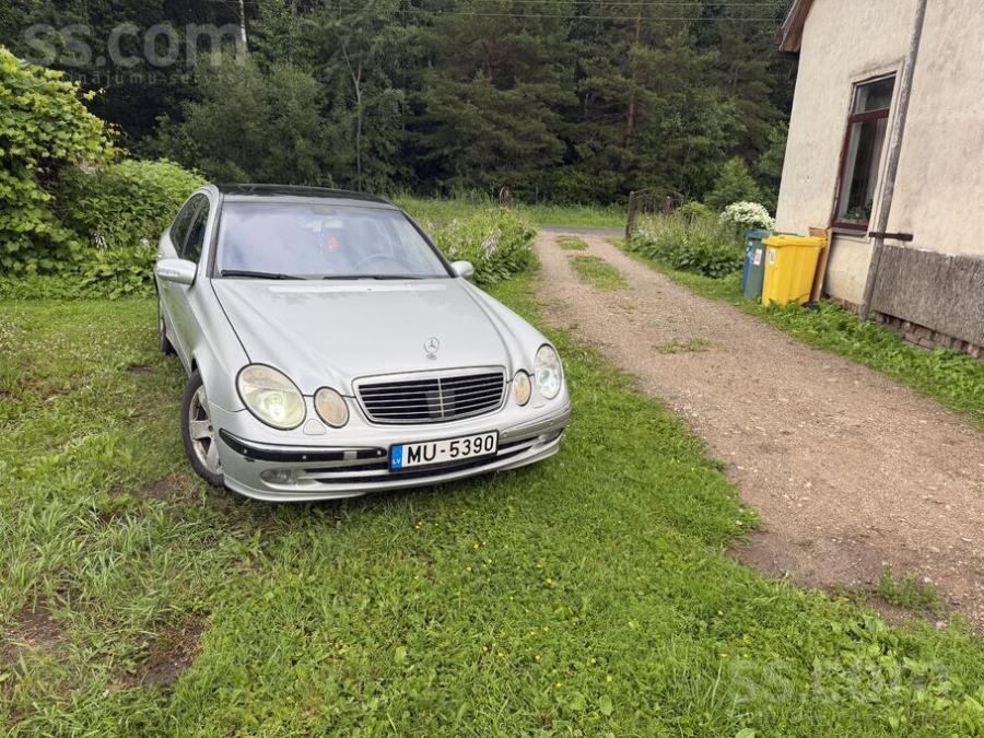 Серый Мерседес Е 320 2002 в Елгава, объемом двигателя 3.20 л и пробегом 470 тыс. км за 1500 €, фото 3 на AUTOMOTO.COM.LV