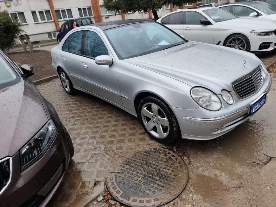 Серый Мерседес Е 320 2002 в Вильнюс, объемом двигателя 3.20 л и пробегом 369 тыс. км за 4100 €, фото 3 на AUTOMOTO.COM.LV