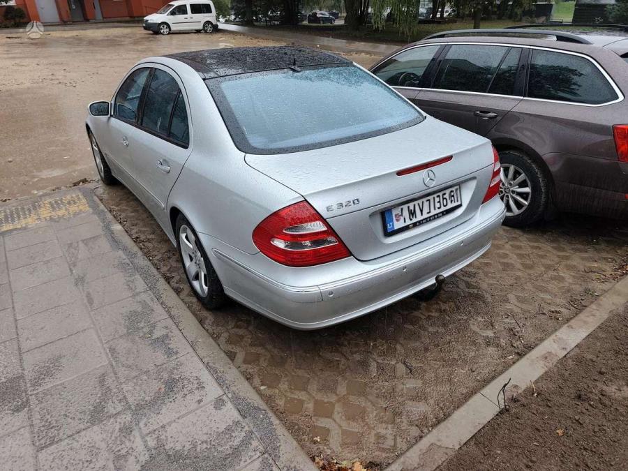 Серый Мерседес Е 320 2002 в Вильнюс, объемом двигателя 3.20 л и пробегом 369 тыс. км за 4100 €, фото 7 на AUTOMOTO.COM.LV