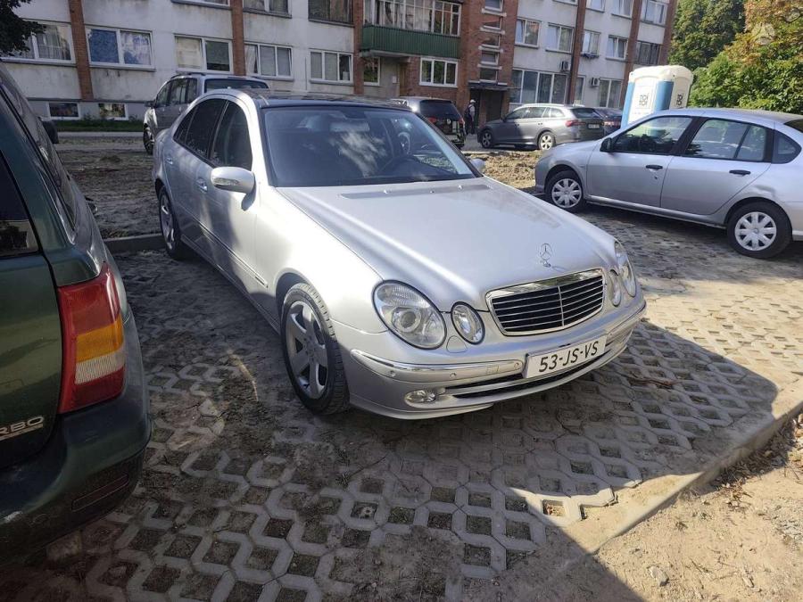Серый Мерседес Е 320 2002 в Вильнюс, объемом двигателя 3.20 л и пробегом 369 тыс. км за 4100 €, фото 10 на AUTOMOTO.COM.LV