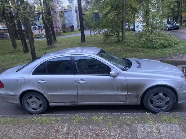 Grey Mercedes-Benz E 320 2003 in Riga, with an engine capacity of 3.20 L and mileage of 380 thousand km for 1850 €, photo 6 on AUTOMOTO.COM.LV