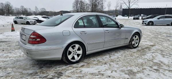 Grey Mercedes-Benz E 320 2003 in Kaunas, with an engine capacity of 3.20 L and mileage of 340 thousand km for 2350 €, photo 4 on AUTOMOTO.COM.LV