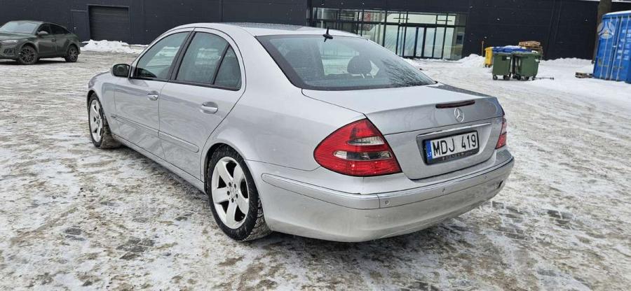 Pelēks Mercedes-Benz E 320 2003 Kauņa, ar dzinēja tilpumu 3.20 L un nobraukumu 340 tūkst. km par 2350 €, foto 5 vietnē AUTOMOTO.COM.LV
