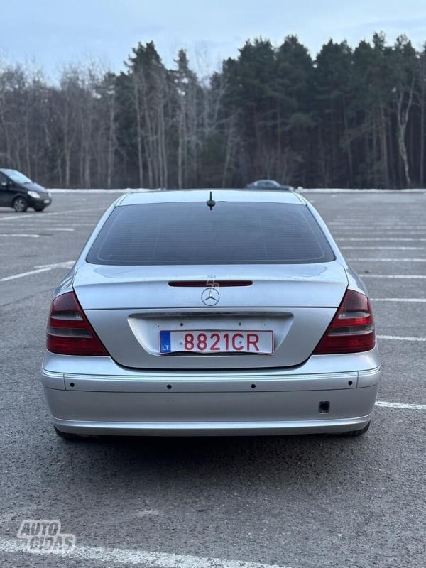 Pelēks Mercedes-Benz E 320 2003 Klaipėda, ar dzinēja tilpumu 3.20 L un nobraukumu 400 tūkst. km par 2800 €, foto 7 vietnē AUTOMOTO.COM.LV
