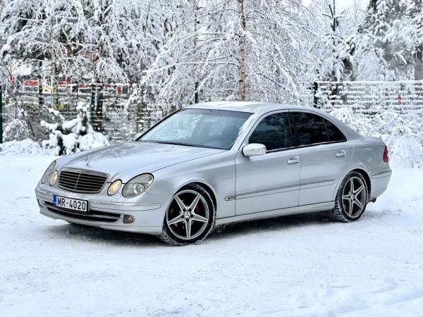 Серый Мерседес Е 320 2003 в Рига, объемом двигателя 3.20 л и пробегом 295 тыс. км за 3300 €, фото 1 на AUTOMOTO.COM.LV