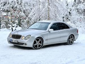 Pelēks Mercedes-Benz E 320 2003 Rīga, ar dzinēja tilpumu 3.20 L un nobraukumu 295 tūkst. km par 3300 €, foto  vietnē AUTOMOTO.COM.LV