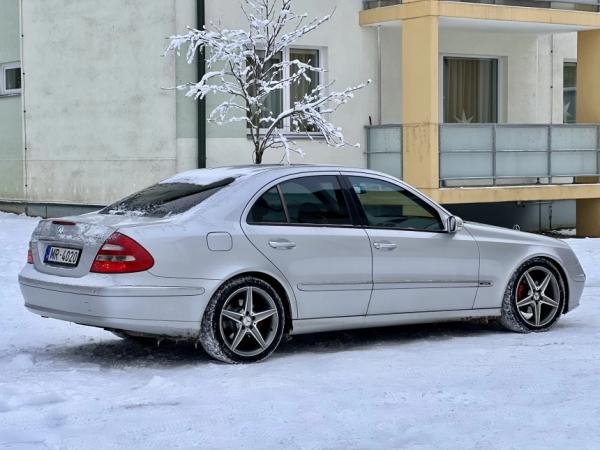Серый Мерседес Е 320 2003 в Рига, объемом двигателя 3.20 л и пробегом 295 тыс. км за 3300 €, фото 4 на AUTOMOTO.COM.LV