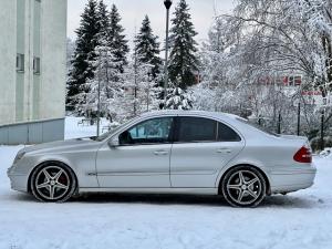 Pelēks Mercedes-Benz E 320 2003 Rīga, ar dzinēja tilpumu 3.20 L un nobraukumu 295 tūkst. km par 3300 €, foto 7 vietnē AUTOMOTO.COM.LV