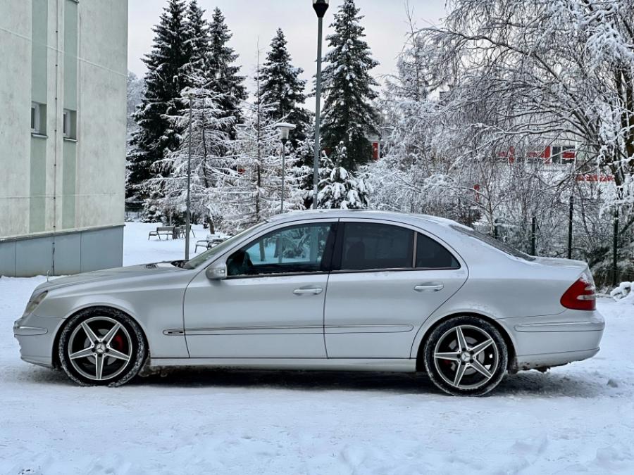Pelēks Mercedes-Benz E 320 2003 Rīga, ar dzinēja tilpumu 3.20 L un nobraukumu 295 tūkst. km par 3300 €, foto 7 vietnē AUTOMOTO.COM.LV