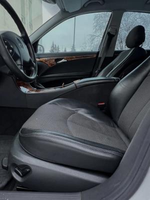 Pelēks Mercedes-Benz E 320 2003 Rīga, ar dzinēja tilpumu 3.20 L un nobraukumu 295 tūkst. km par 3300 €, foto 8 vietnē AUTOMOTO.COM.LV