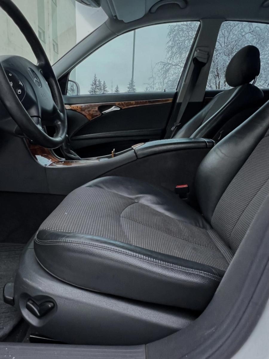 Pelēks Mercedes-Benz E 320 2003 Rīga, ar dzinēja tilpumu 3.20 L un nobraukumu 295 tūkst. km par 3300 €, foto 8 vietnē AUTOMOTO.COM.LV