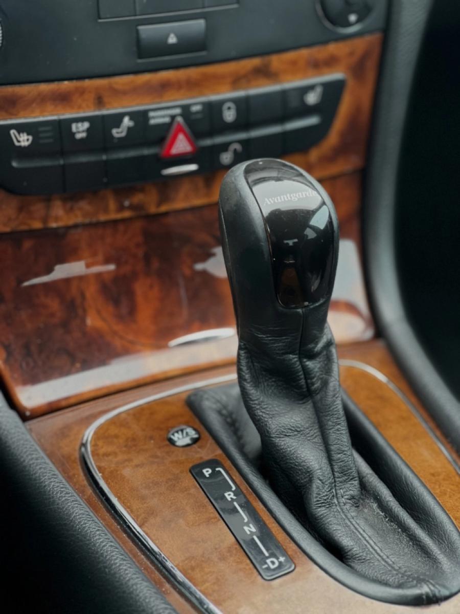Pelēks Mercedes-Benz E 320 2003 Rīga, ar dzinēja tilpumu 3.20 L un nobraukumu 295 tūkst. km par 3300 €, foto 22 vietnē AUTOMOTO.COM.LV