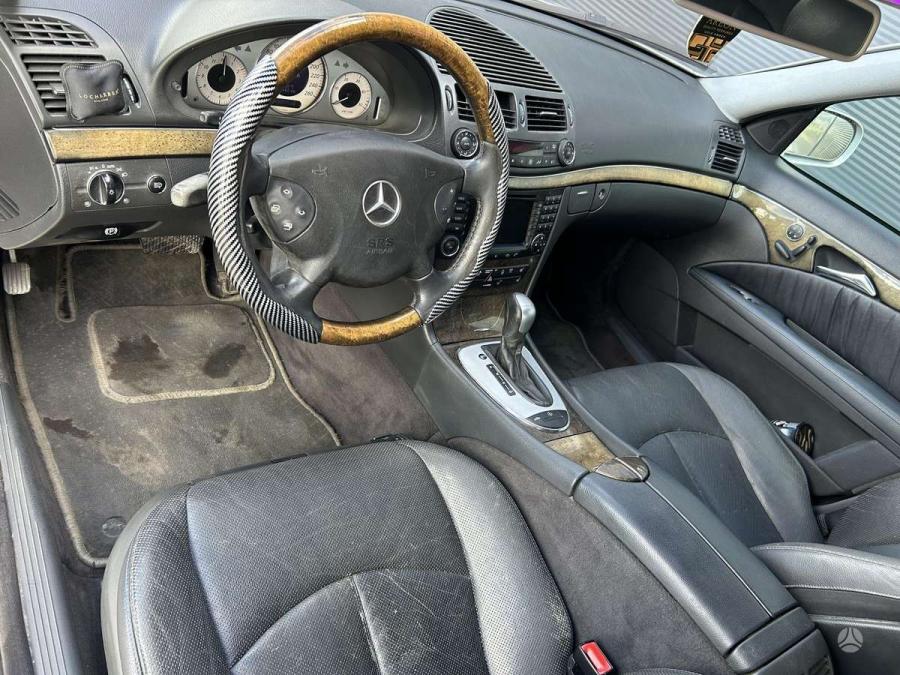 Pelēks Mercedes-Benz E 320 2003 Viļņa, ar dzinēja tilpumu 3.22 L un nobraukumu 400 tūkst. km par 1000 €, foto 10 vietnē AUTOMOTO.COM.LV