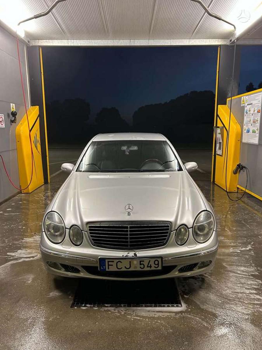 Grey Mercedes-Benz E 320 2003 in Utena, with an engine capacity of 3.20 L and mileage of 287 thousand km for 3200 €, photo 1 on AUTOMOTO.COM.LV