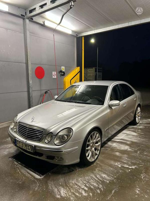 Pelēks Mercedes-Benz E 320 2003 Utena, ar dzinēja tilpumu 3.20 L un nobraukumu 287 tūkst. km par 3200 €, foto 2 vietnē AUTOMOTO.COM.LV