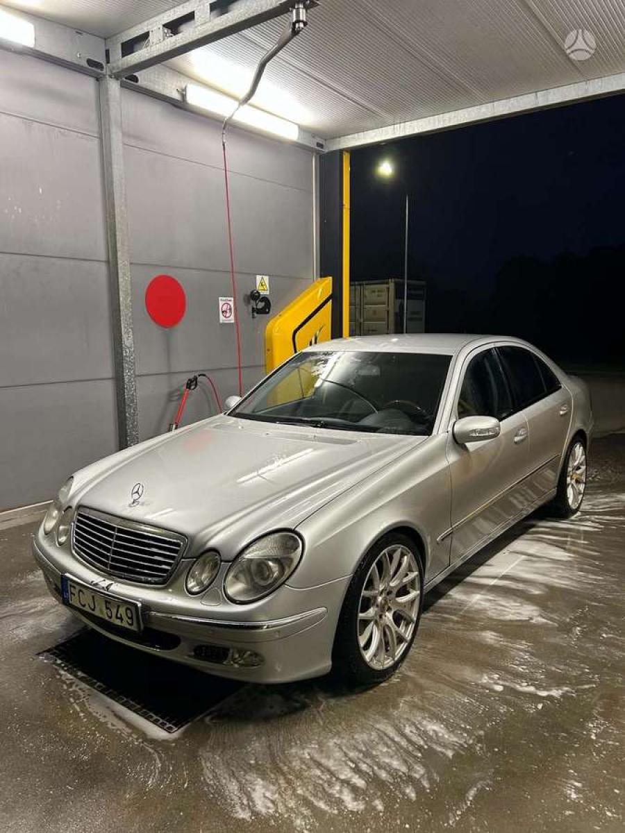 Grey Mercedes-Benz E 320 2003 in Utena, with an engine capacity of 3.20 L and mileage of 287 thousand km for 3200 €, photo 3 on AUTOMOTO.COM.LV