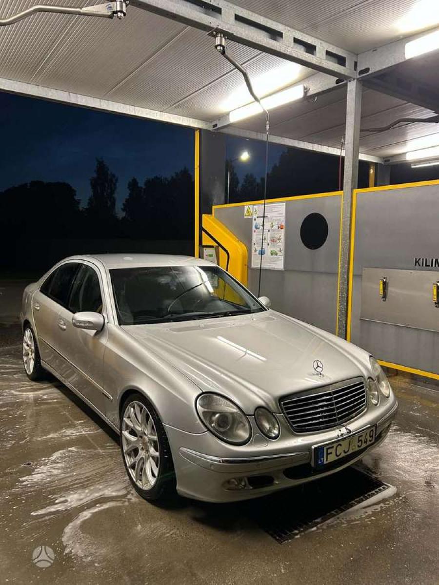 Grey Mercedes-Benz E 320 2003 in Utena, with an engine capacity of 3.20 L and mileage of 287 thousand km for 3200 €, photo 4 on AUTOMOTO.COM.LV