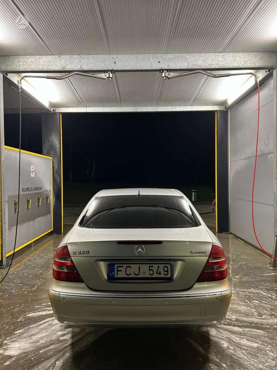 Grey Mercedes-Benz E 320 2003 in Utena, with an engine capacity of 3.20 L and mileage of 287 thousand km for 3200 €, photo 6 on AUTOMOTO.COM.LV