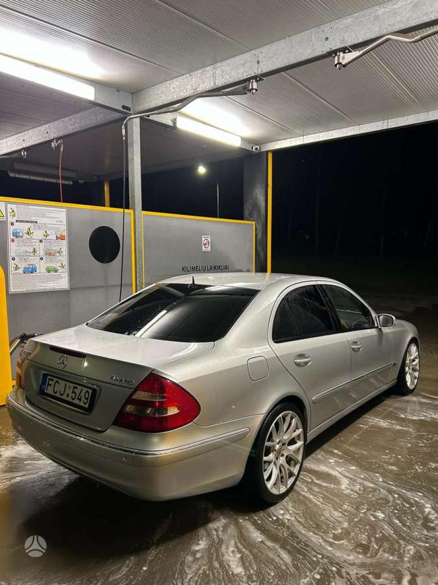 Grey Mercedes-Benz E 320 2003 in Utena, with an engine capacity of 3.20 L and mileage of 287 thousand km for 3200 €, photo 7 on AUTOMOTO.COM.LV