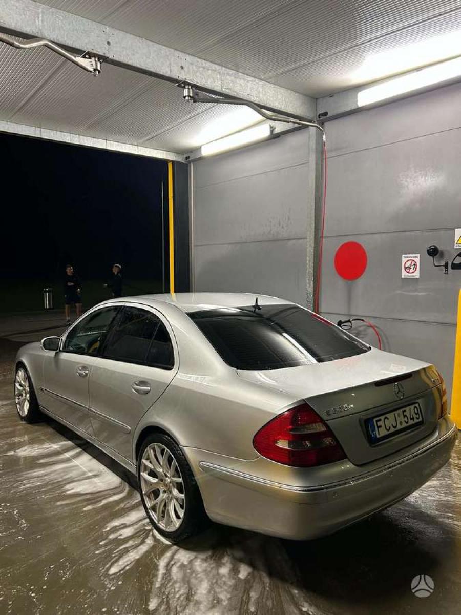 Grey Mercedes-Benz E 320 2003 in Utena, with an engine capacity of 3.20 L and mileage of 287 thousand km for 3200 €, photo 8 on AUTOMOTO.COM.LV