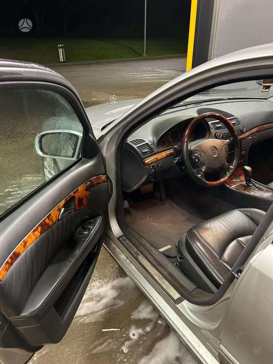 Grey Mercedes-Benz E 320 2003 in Utena, with an engine capacity of 3.20 L and mileage of 287 thousand km for 3200 €, photo 10 on AUTOMOTO.COM.LV