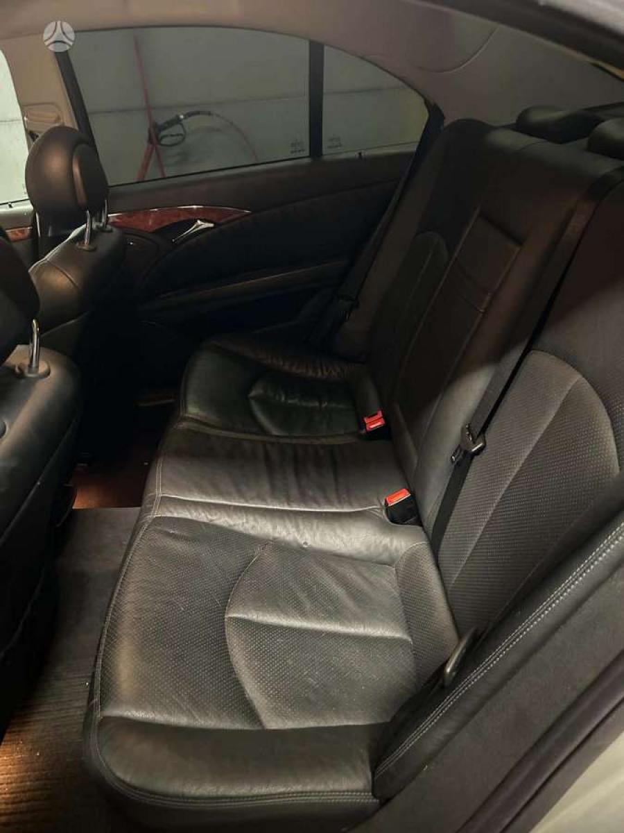 Grey Mercedes-Benz E 320 2003 in Utena, with an engine capacity of 3.20 L and mileage of 287 thousand km for 3200 €, photo 11 on AUTOMOTO.COM.LV