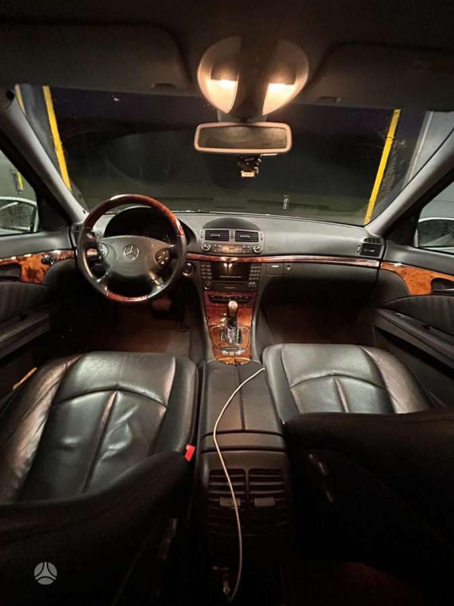 Grey Mercedes-Benz E 320 2003 in Utena, with an engine capacity of 3.20 L and mileage of 287 thousand km for 3200 €, photo 12 on AUTOMOTO.COM.LV