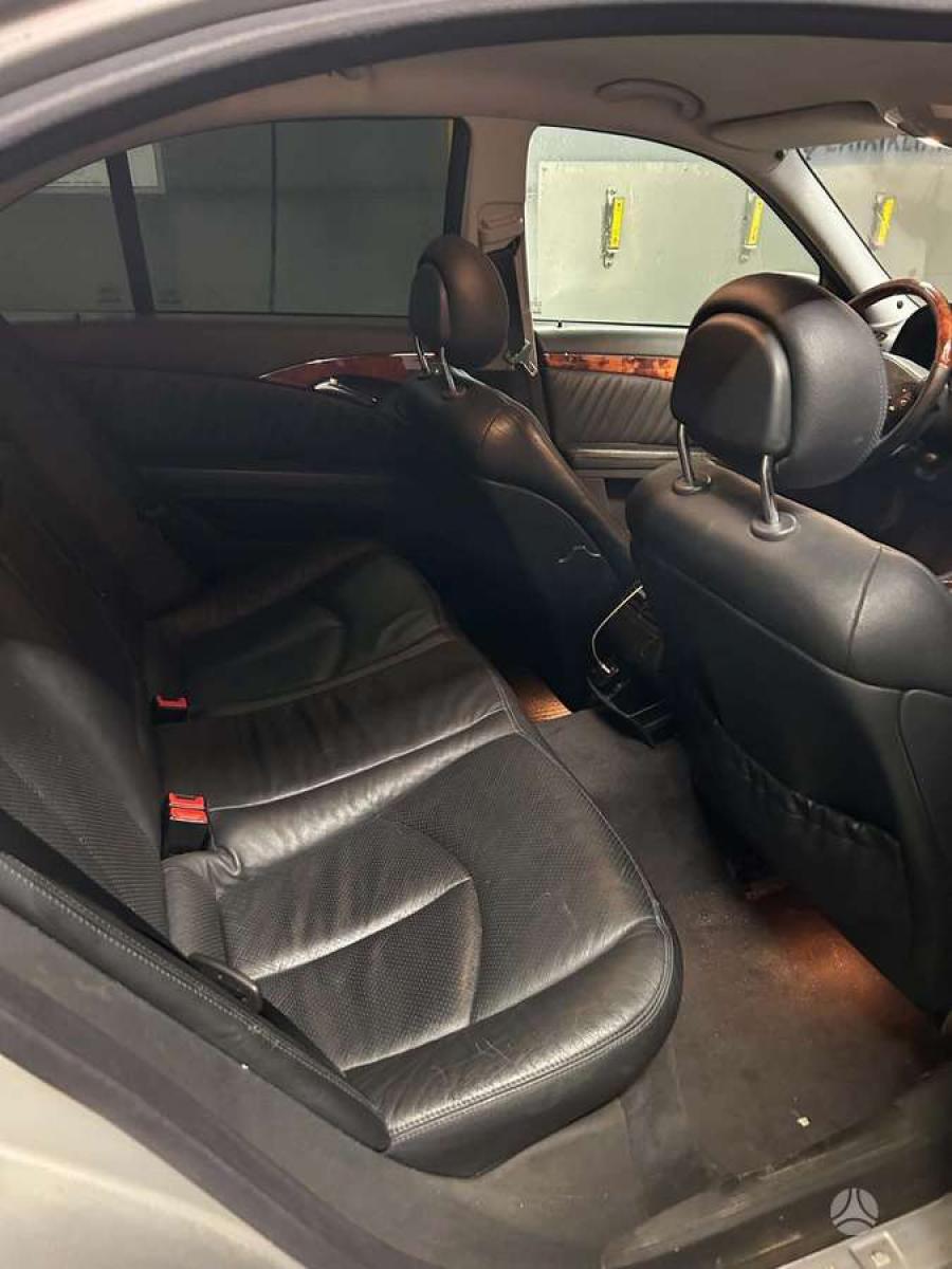 Grey Mercedes-Benz E 320 2003 in Utena, with an engine capacity of 3.20 L and mileage of 287 thousand km for 3200 €, photo 17 on AUTOMOTO.COM.LV