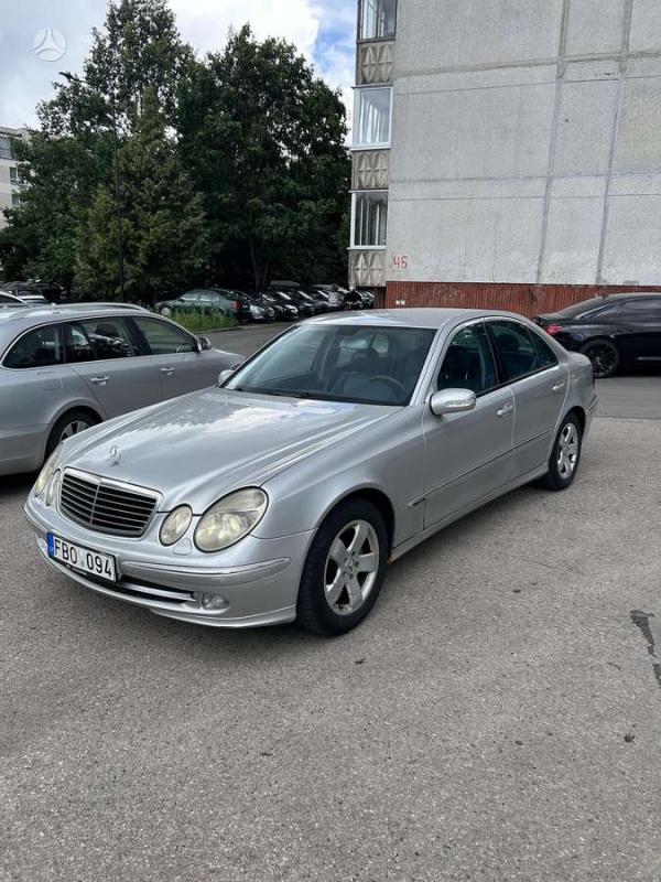 Grey Mercedes-Benz E 320 2003 in Vilnius, with an engine capacity of 3.20 L and mileage of 389 thousand km for 1550 €, photo 1 on AUTOMOTO.COM.LV