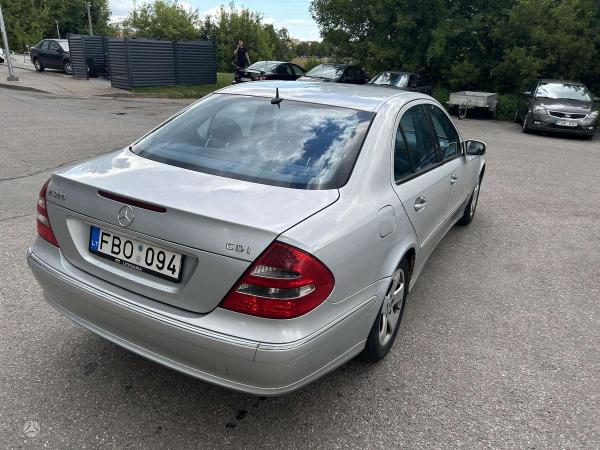 Grey Mercedes-Benz E 320 2003 in Vilnius, with an engine capacity of 3.20 L and mileage of 389 thousand km for 1550 €, photo 4 on AUTOMOTO.COM.LV
