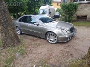 Pelēks Mercedes-Benz E 320 2003 Rīga, ar dzinēja tilpumu 3.20 L un nobraukumu 294 tūkst. km par 2700 €, foto 4 vietnē AUTOMOTO.COM.LV