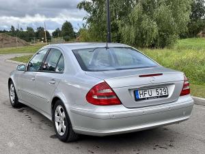 Pelēks Mercedes-Benz E 320 2003 Viļņa, ar dzinēja tilpumu 3.22 L un nobraukumu 230 tūkst. km par 3400 €, foto 4 vietnē AUTOMOTO.COM.LV