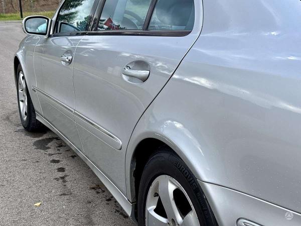 Grey Mercedes-Benz E 320 2003 in Vilnius, with an engine capacity of 3.22 L and mileage of 230 thousand km for 3400 €, photo 4 on AUTOMOTO.COM.LV