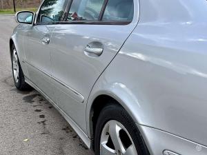 Pelēks Mercedes-Benz E 320 2003 Viļņa, ar dzinēja tilpumu 3.22 L un nobraukumu 230 tūkst. km par 3400 €, foto 5 vietnē AUTOMOTO.COM.LV