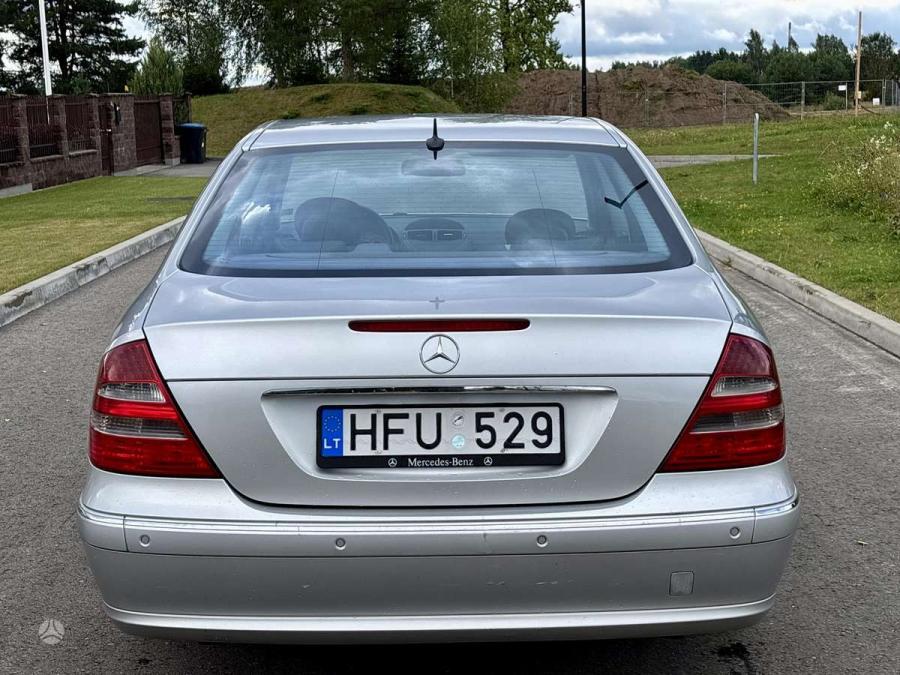 Pelēks Mercedes-Benz E 320 2003 Viļņa, ar dzinēja tilpumu 3.22 L un nobraukumu 230 tūkst. km par 3400 €, foto 7 vietnē AUTOMOTO.COM.LV