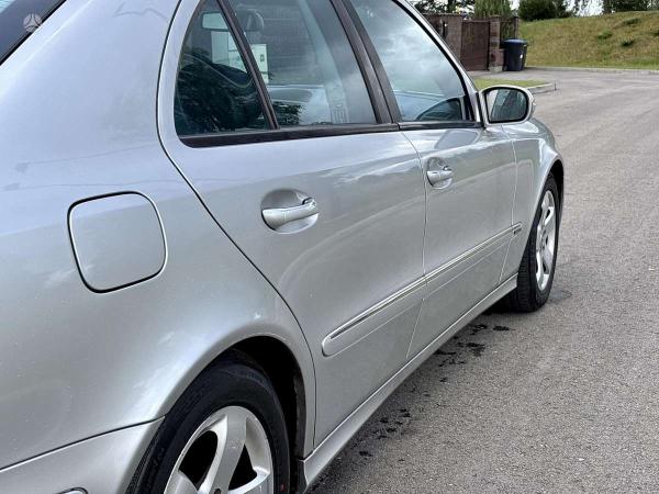 Grey Mercedes-Benz E 320 2003 in Vilnius, with an engine capacity of 3.22 L and mileage of 230 thousand km for 3400 €, photo 8 on AUTOMOTO.COM.LV
