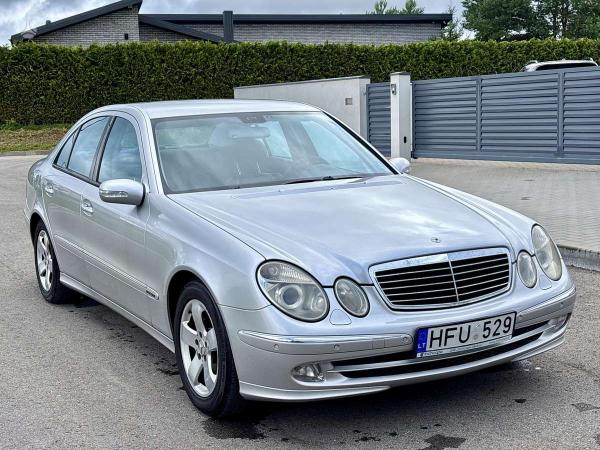 Grey Mercedes-Benz E 320 2003 in Vilnius, with an engine capacity of 3.22 L and mileage of 230 thousand km for 3400 €, photo 10 on AUTOMOTO.COM.LV