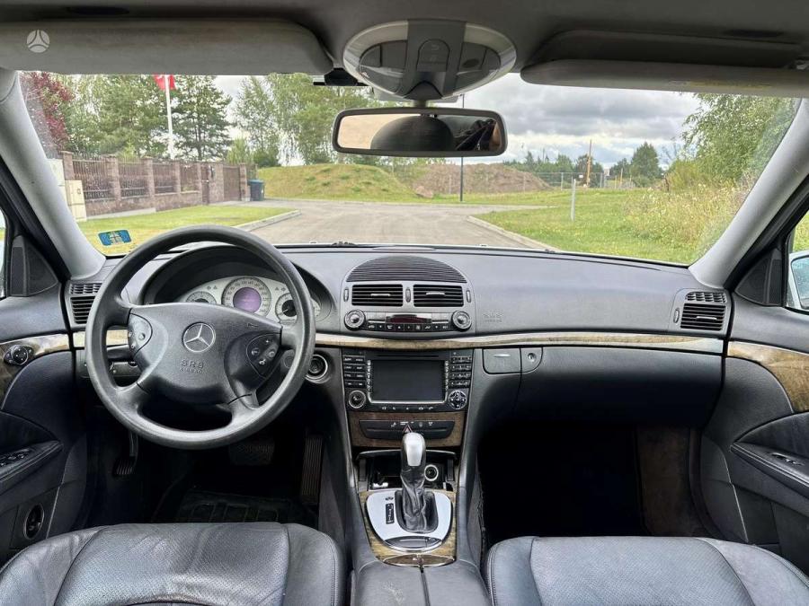 Pelēks Mercedes-Benz E 320 2003 Viļņa, ar dzinēja tilpumu 3.22 L un nobraukumu 230 tūkst. km par 3400 €, foto 13 vietnē AUTOMOTO.COM.LV