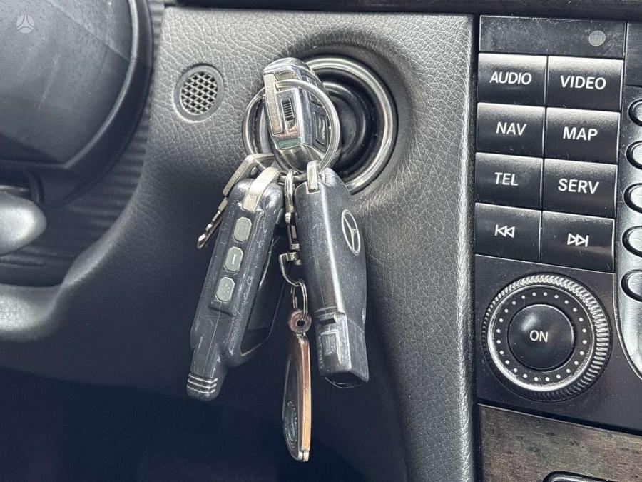 Pelēks Mercedes-Benz E 320 2003 Viļņa, ar dzinēja tilpumu 3.22 L un nobraukumu 230 tūkst. km par 3400 €, foto 14 vietnē AUTOMOTO.COM.LV