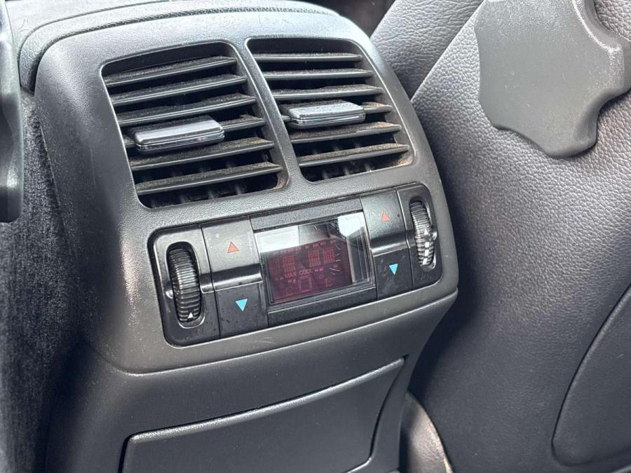 Pelēks Mercedes-Benz E 320 2003 Viļņa, ar dzinēja tilpumu 3.22 L un nobraukumu 230 tūkst. km par 3400 €, foto 15 vietnē AUTOMOTO.COM.LV