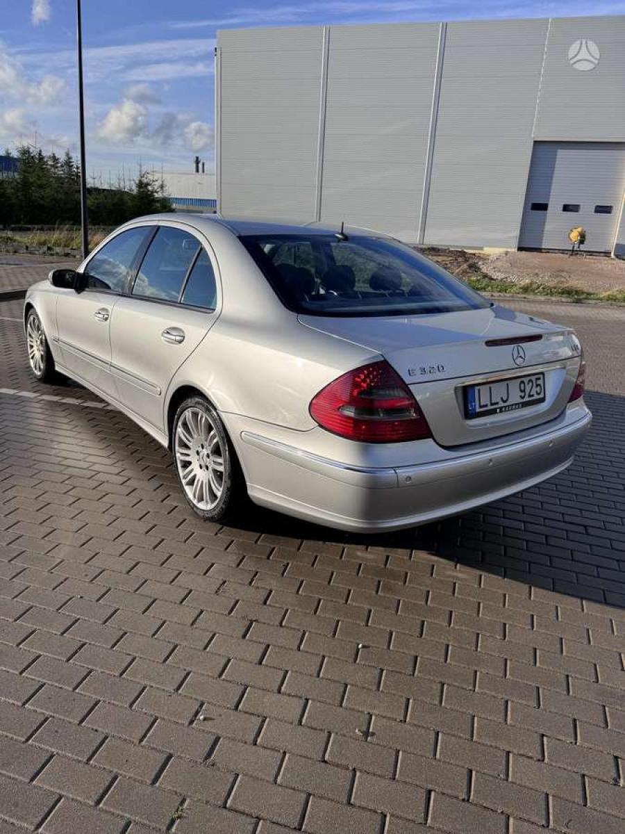 Pelēks Mercedes-Benz E 320 2003 Kauņa, ar dzinēja tilpumu 3.22 L un nobraukumu 510 tūkst. km par 3100 €, foto 6 vietnē AUTOMOTO.COM.LV
