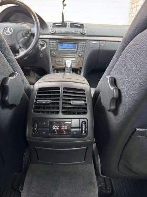 Pelēks Mercedes-Benz E 320 2003 Kauņa, ar dzinēja tilpumu 3.22 L un nobraukumu 510 tūkst. km par 3100 €, foto 14 vietnē AUTOMOTO.COM.LV