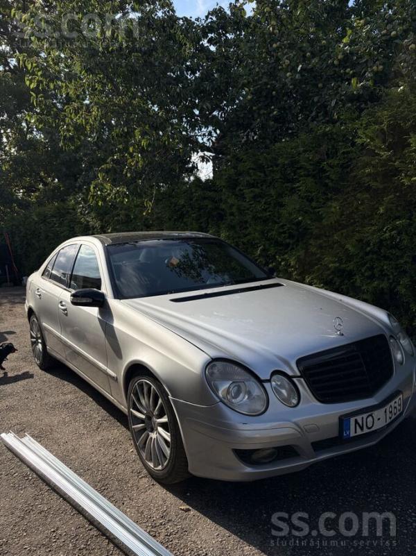 Pelēks Mercedes-Benz E 320 2003 Rīga, ar dzinēja tilpumu 3.20 L un nobraukumu 347 tūkst. km par 1900 €, foto 1 vietnē AUTOMOTO.COM.LV