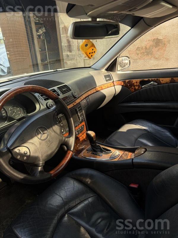 Pelēks Mercedes-Benz E 320 2003 Rīga, ar dzinēja tilpumu 3.20 L un nobraukumu 347 tūkst. km par 1900 €, foto 4 vietnē AUTOMOTO.COM.LV